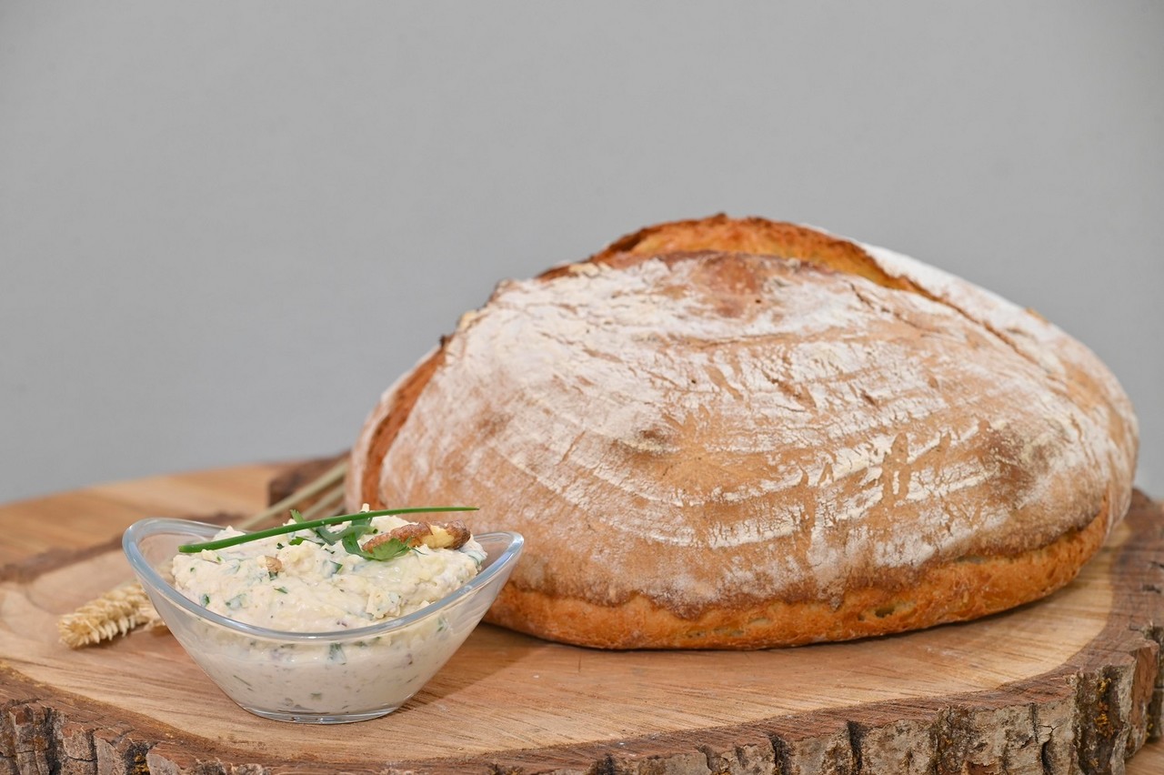 RECEPT: Domáci chlieb s cesnakom z Pečie celé Slovensko ...